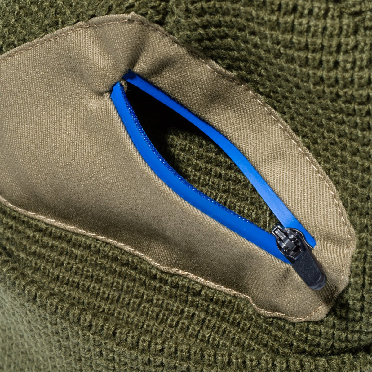 カフニット Zip Pocket Cuff Knit オリーブグリーン【ニューエラ アウトドア】 | ニューエラオンラインストア